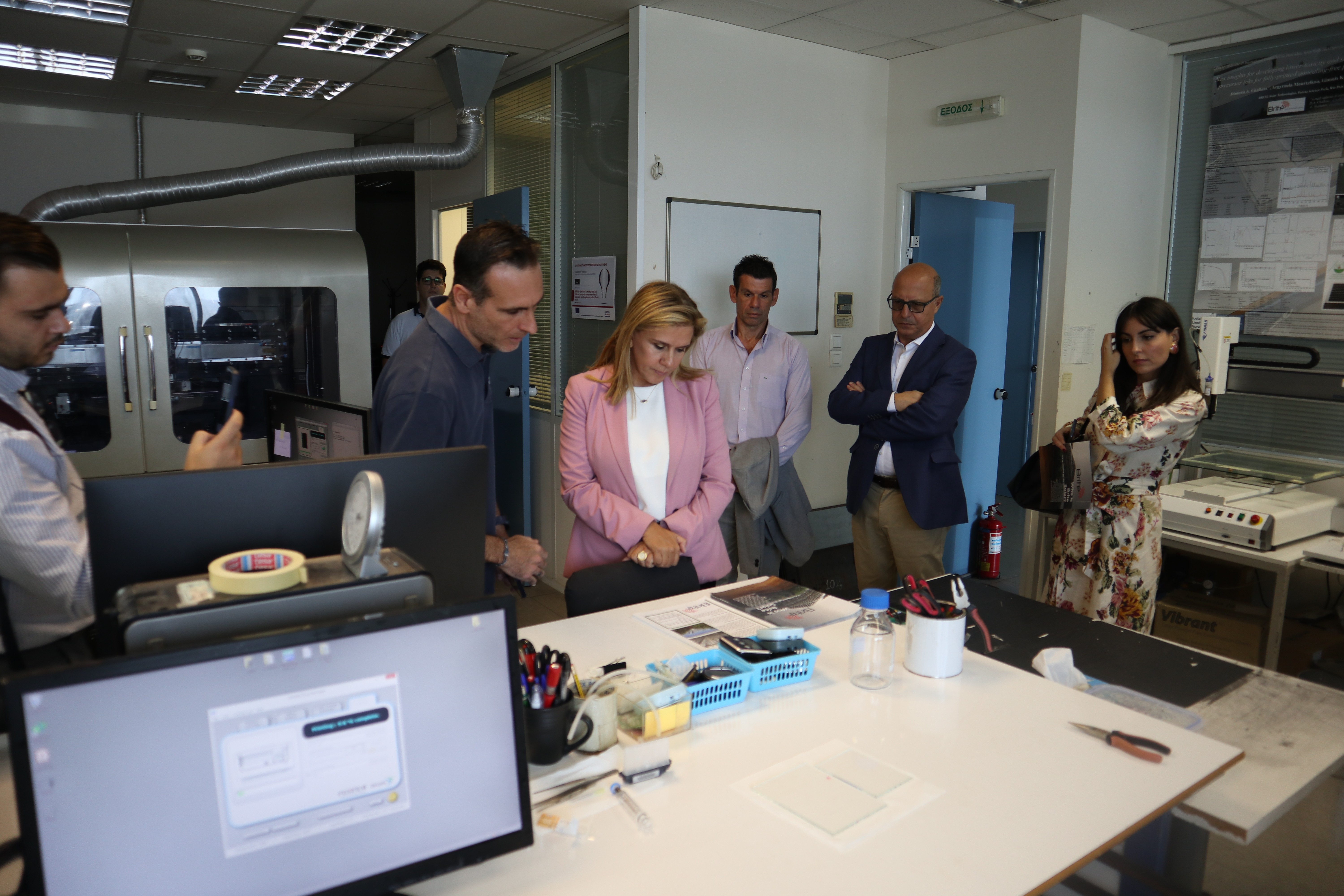 Η Υφ. Ανάπτυξης στο τμήμα Έρευνας και Τεχνολογίας της Brite Solar